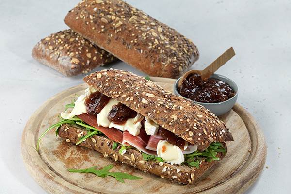 Ciabatta med brie og spekeskinke